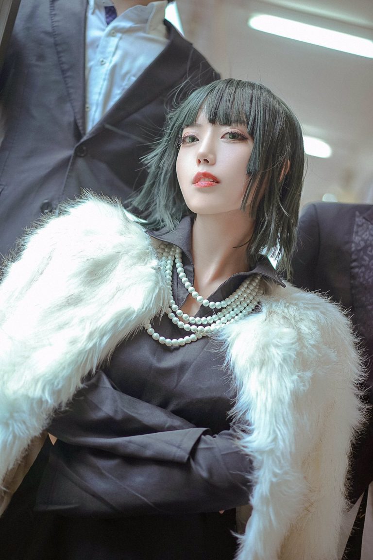 Chica hace un glamoroso cosplay de Fubuki con todo y su equipo de ...